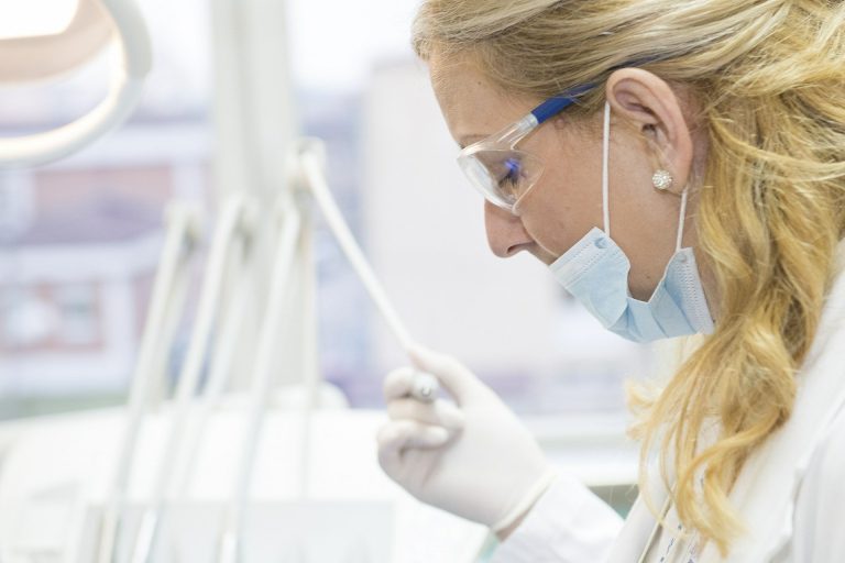 Osteonekroza čeljusti – izjemno redek stranski učinek zdravil za ...
